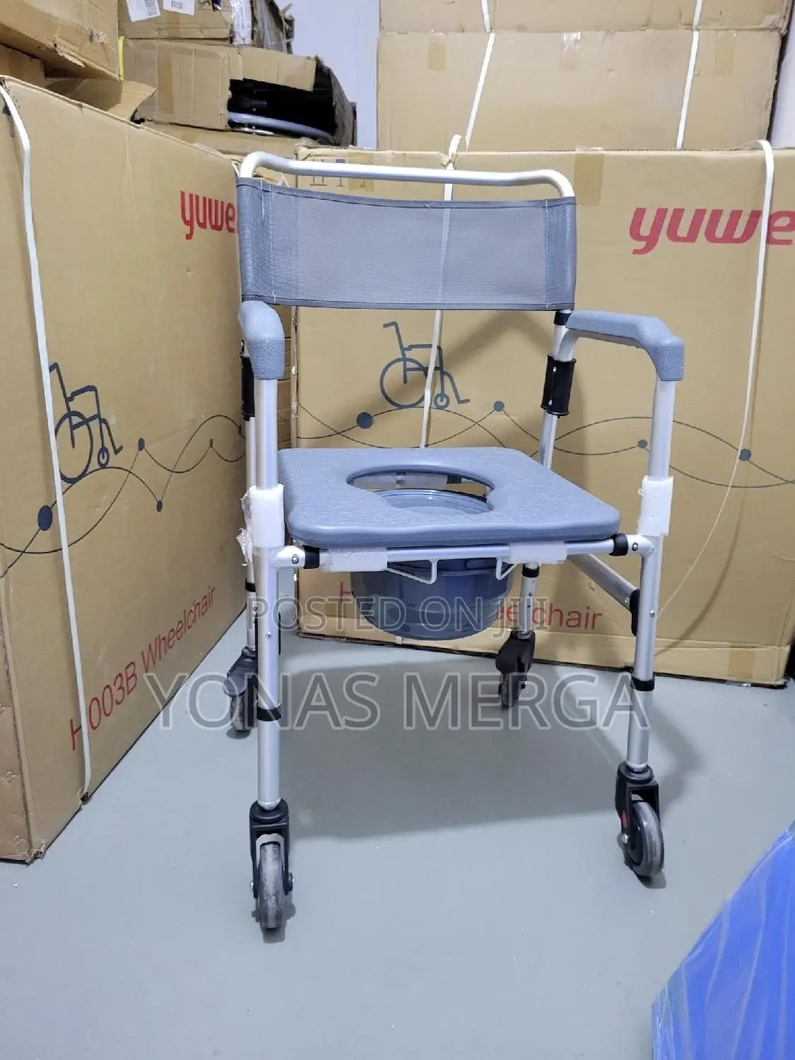 Toilet Chair朽脊versatile 3-in-1 Design: Functions背面dependable Support in ...